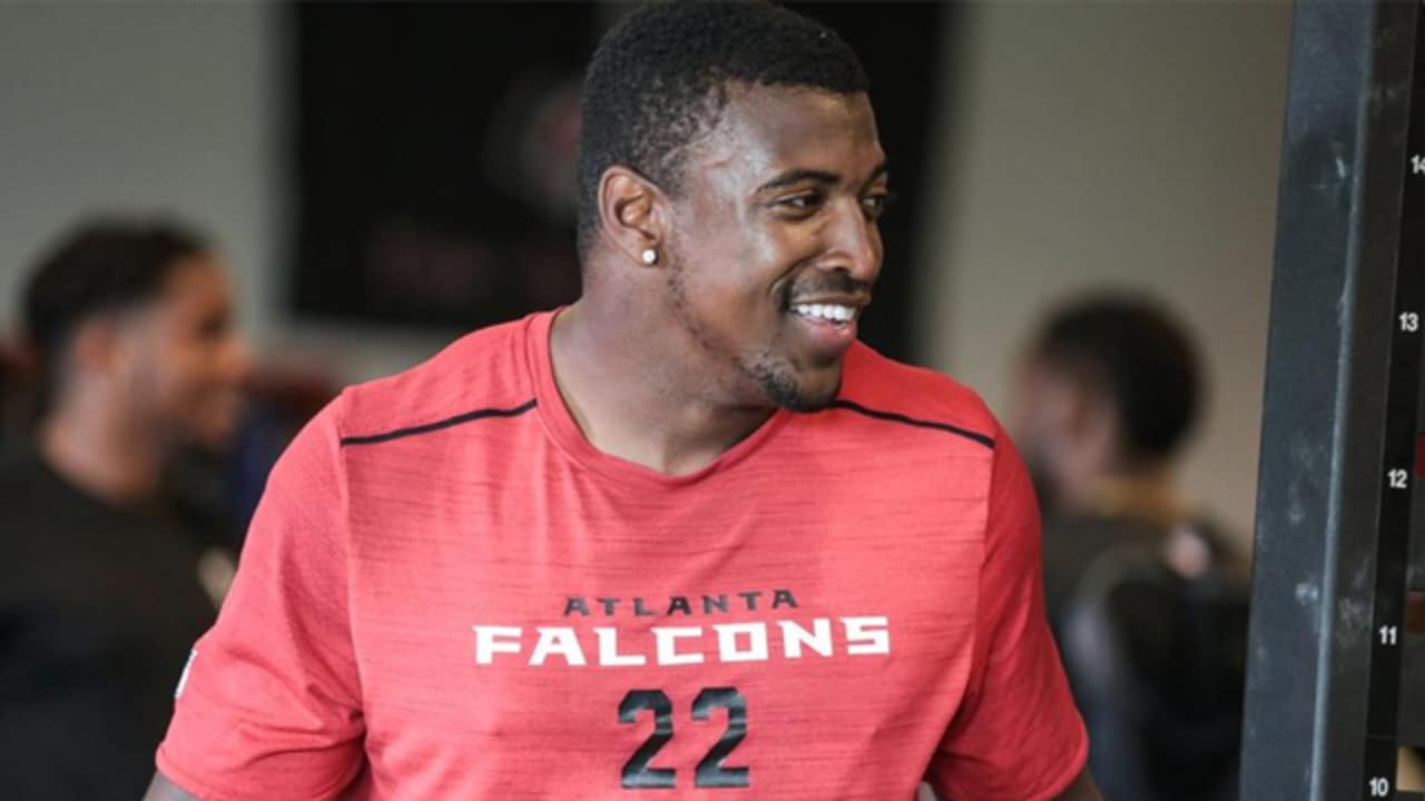 Headlines: Falcons Rejuvenated by 'Camp Brotherhood'