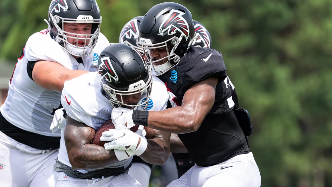 Mike Davis pushes through | Falcons at Work