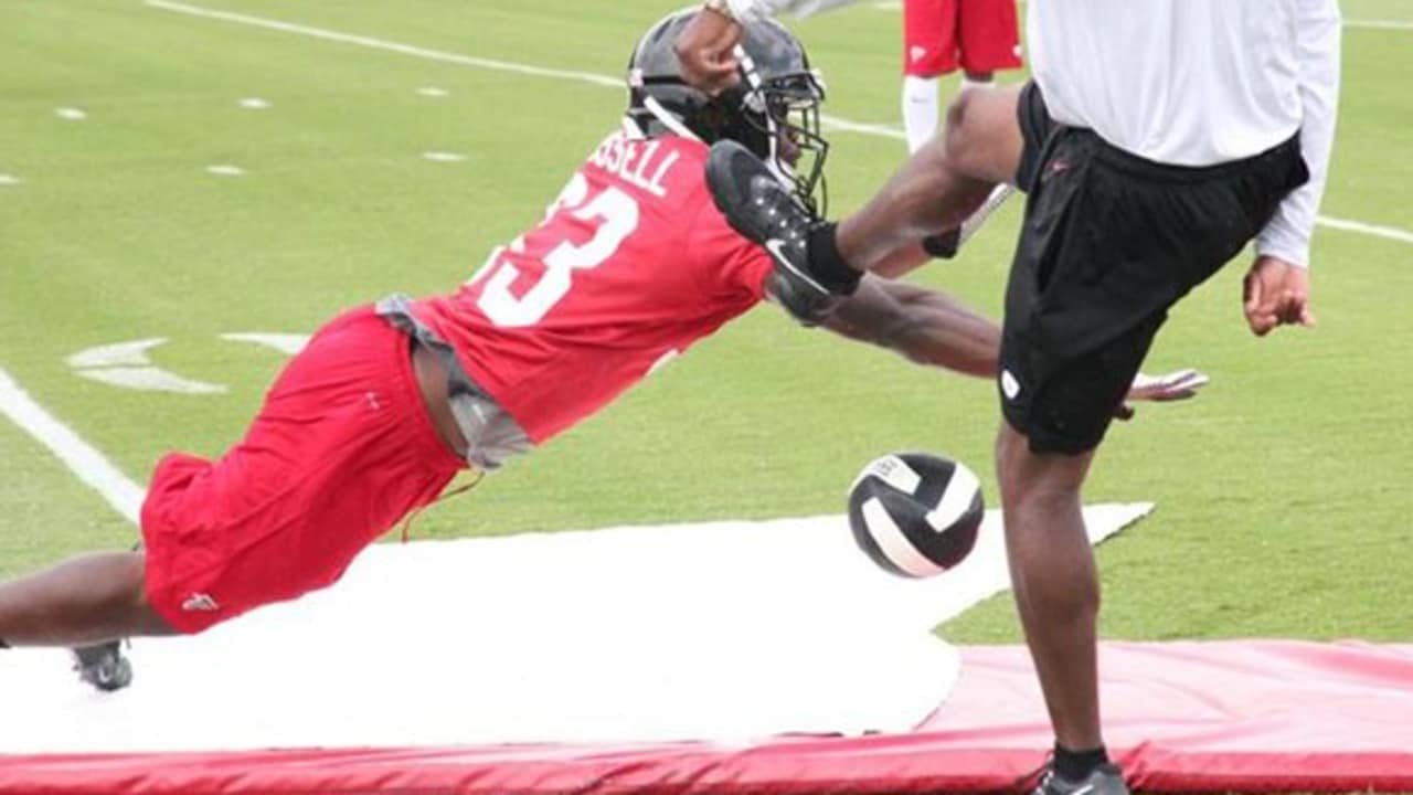 Minicamp Kicks Off With Punt Block Drill