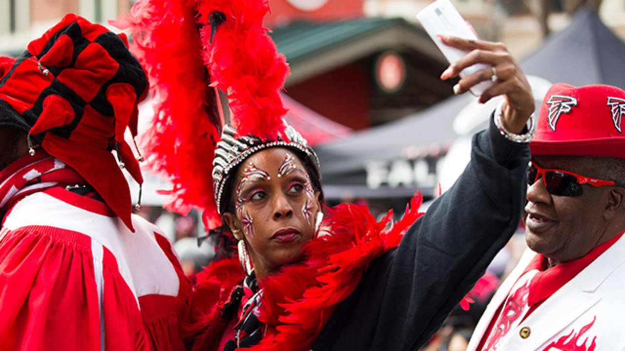 LOOK: This hardcore Falcons fan put the team logo on his tooth
