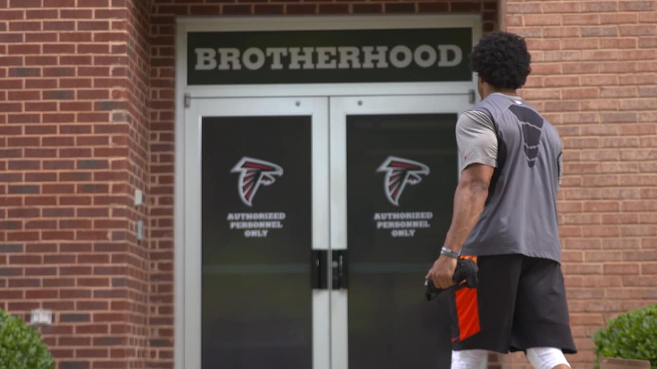 Falcons arrive for minicamp