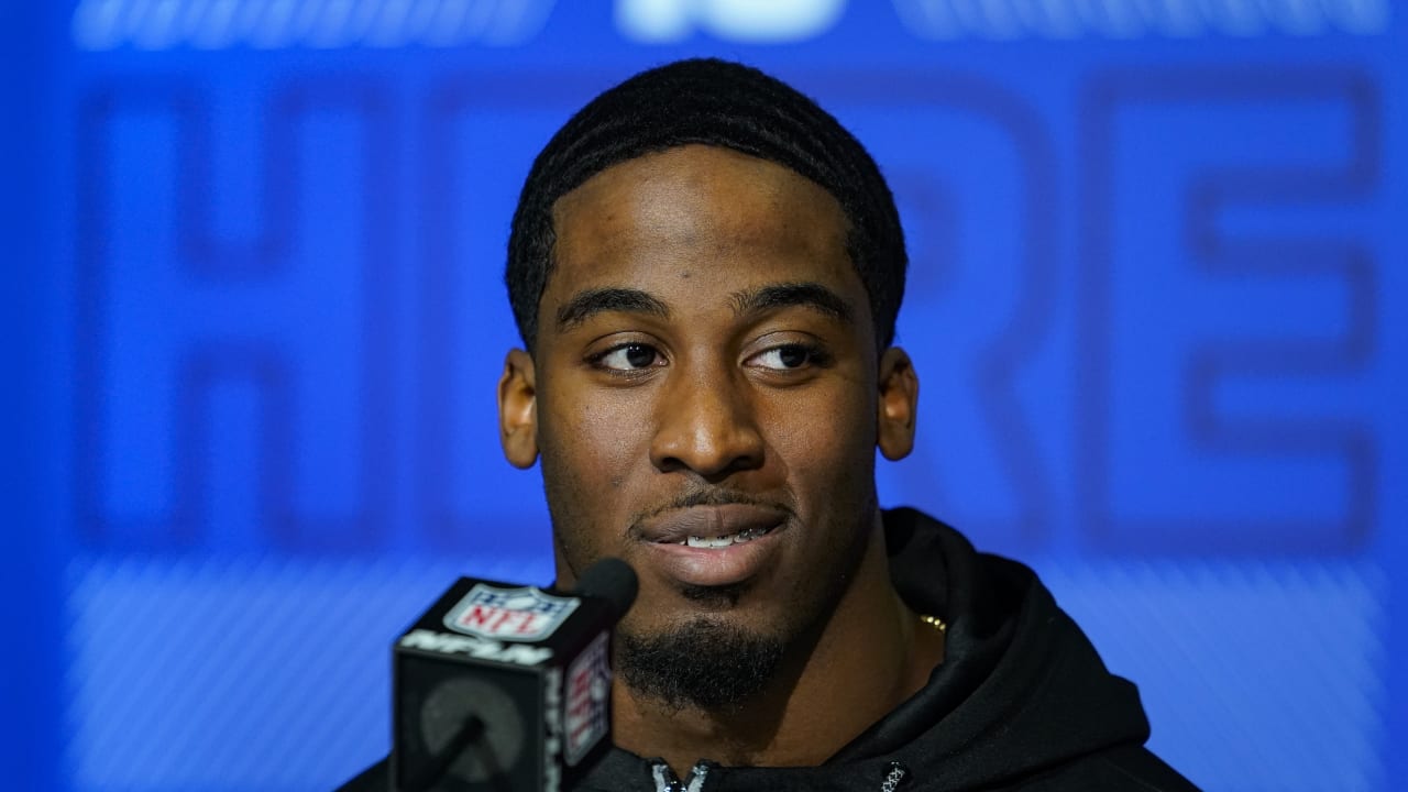 Breece Hall, Isaiah Spiller, running backs meet with Falcons at 2022 ...