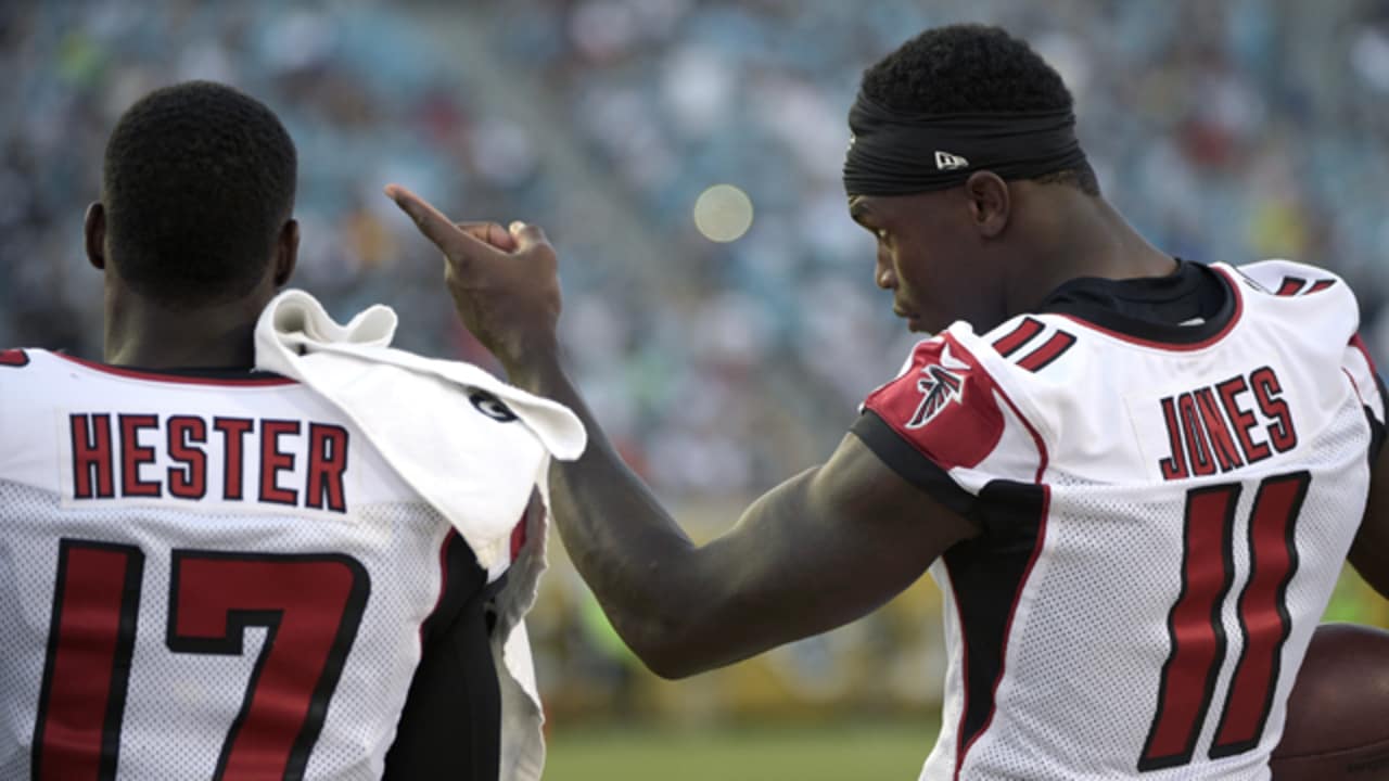Closer Look at Jones, Hester's Pro-Bowl Year