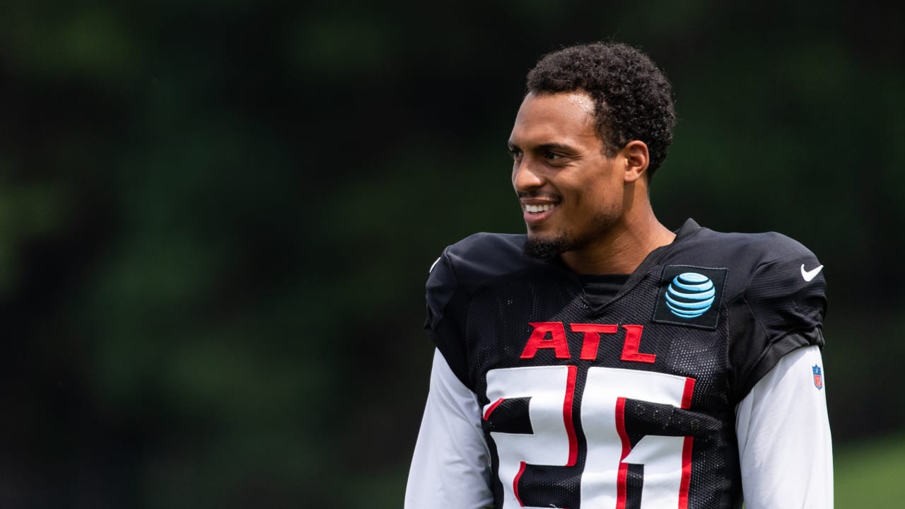 Falcons re-sign Isaiah Oliver to one-year deal