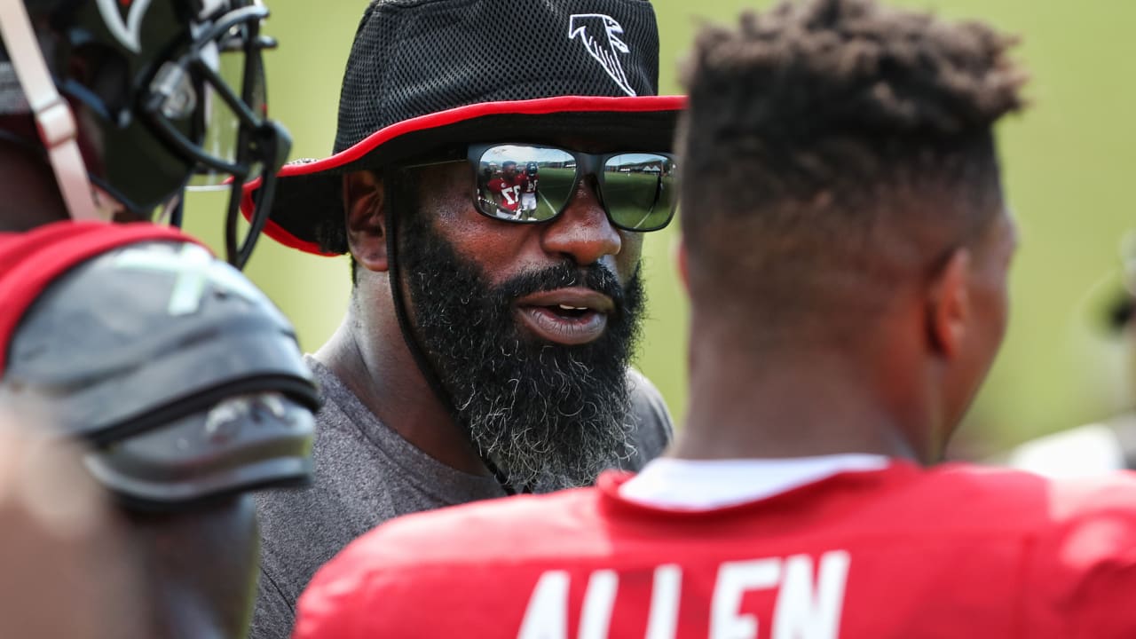 PHOTOS: NFL Legend at Falcons' practice