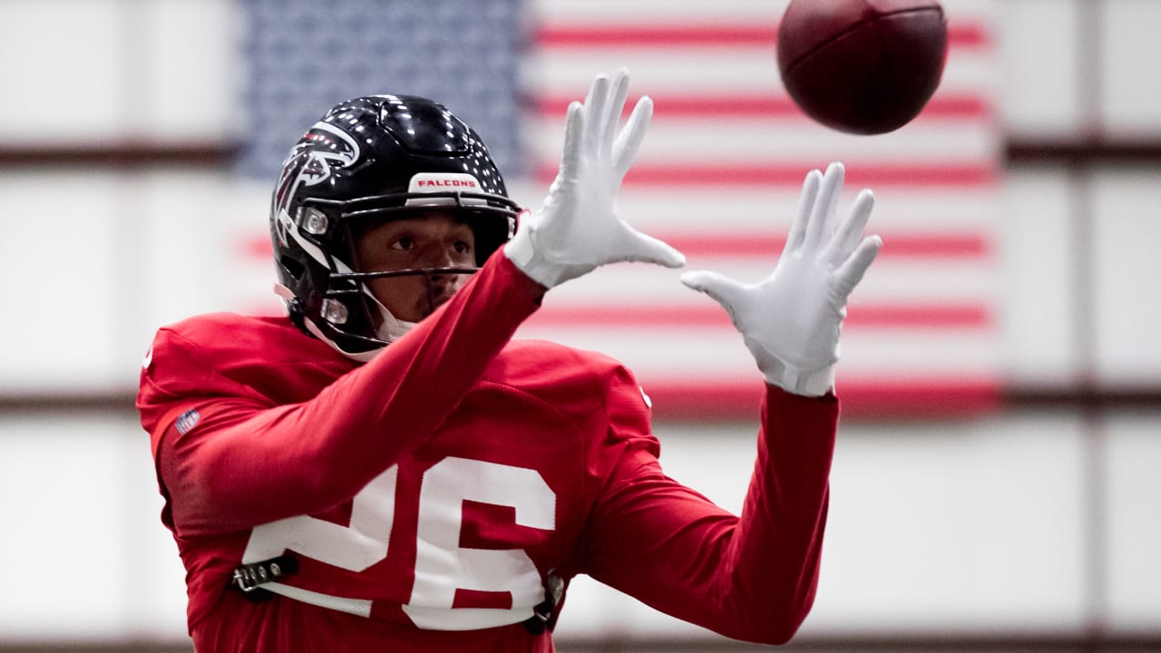 Isaiah Oliver locks in | Falcons at Work