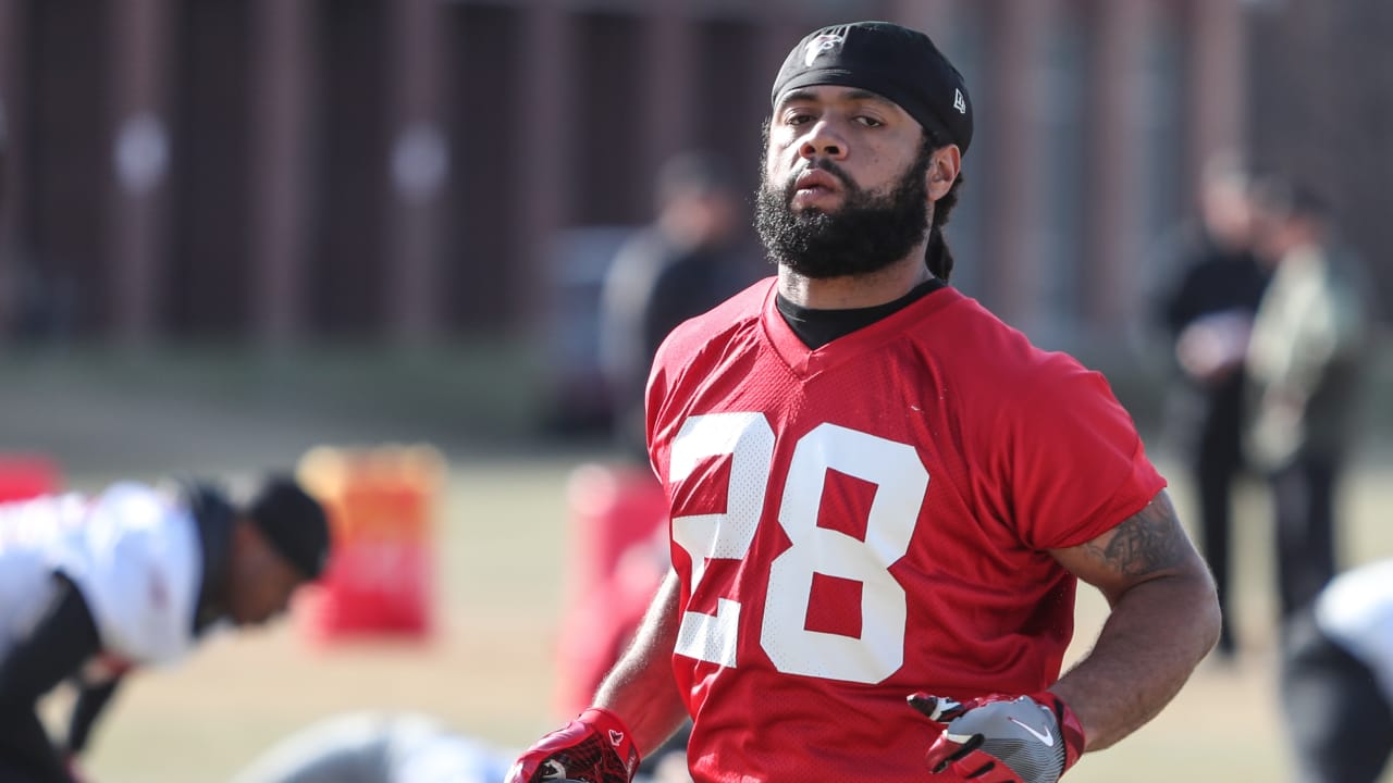 Falcons waive rookie Demario Richard, sign Terrence Magee