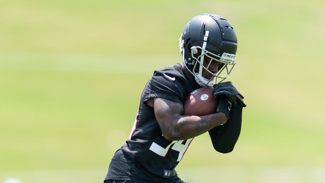 Camp report: Clark Phillips III makes splash play in front of fans