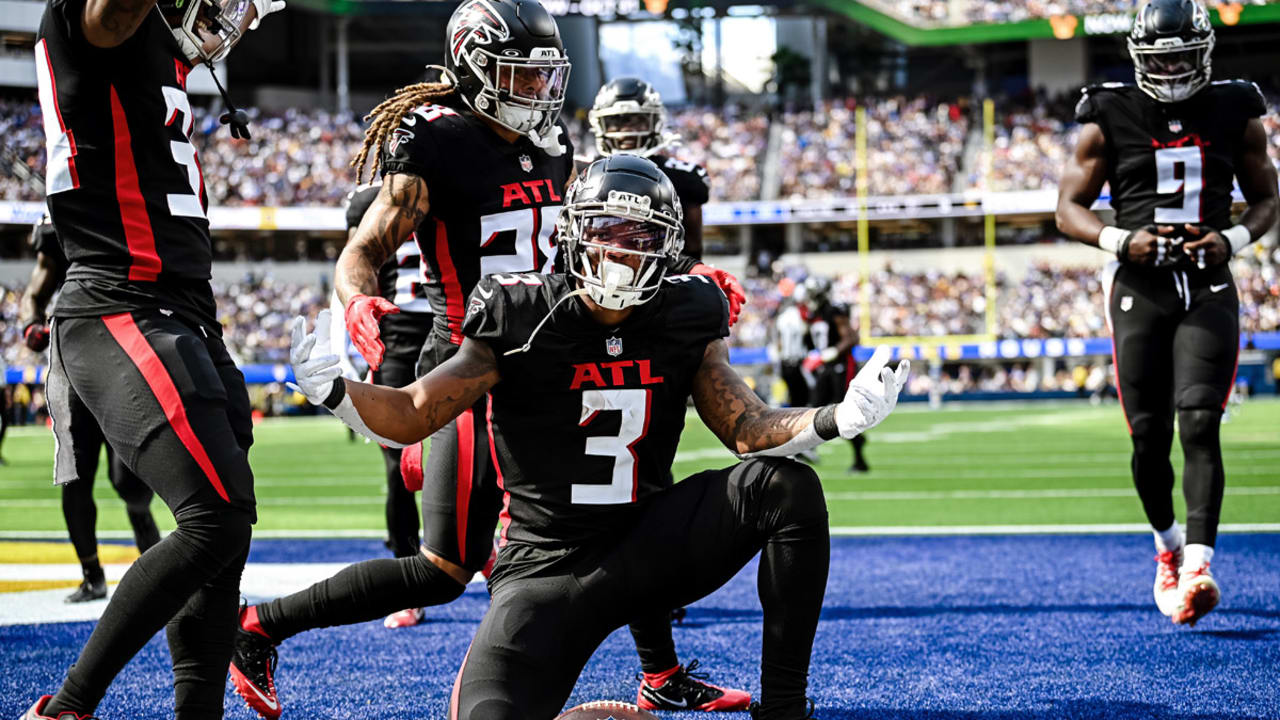 Mykal Walker picks off Stafford's middle throw for key Falcons takeaway