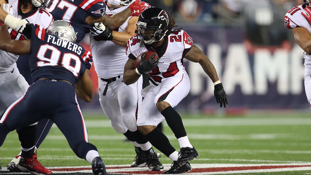 Can't miss play: Freeman breaks loose for 21-yard gain