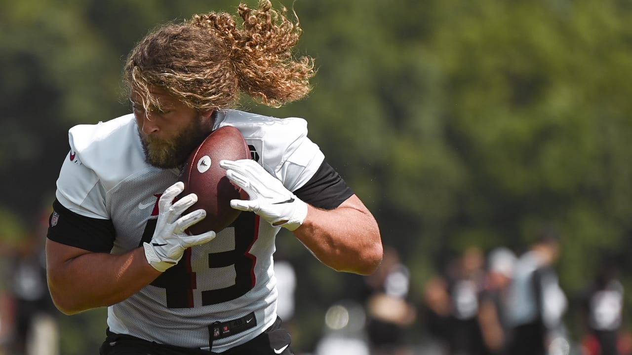 Falcons bring back undrafted tight end, release offensive lineman