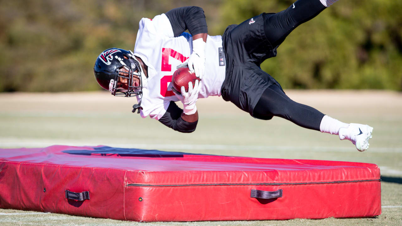 Defense dives in ahead of Panthers | Falcons at Work