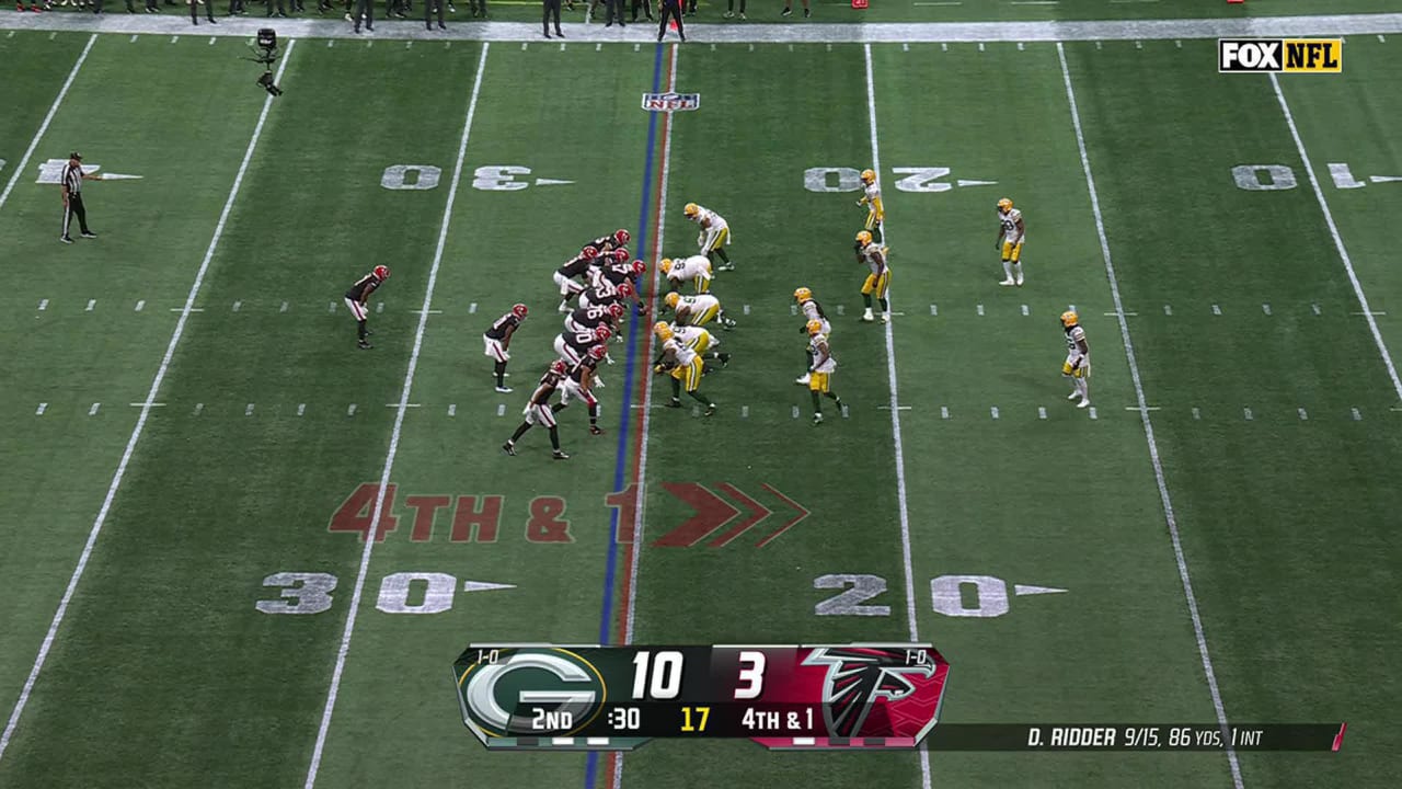 Robinson takes quick pitch for 13 yards on fourth and short