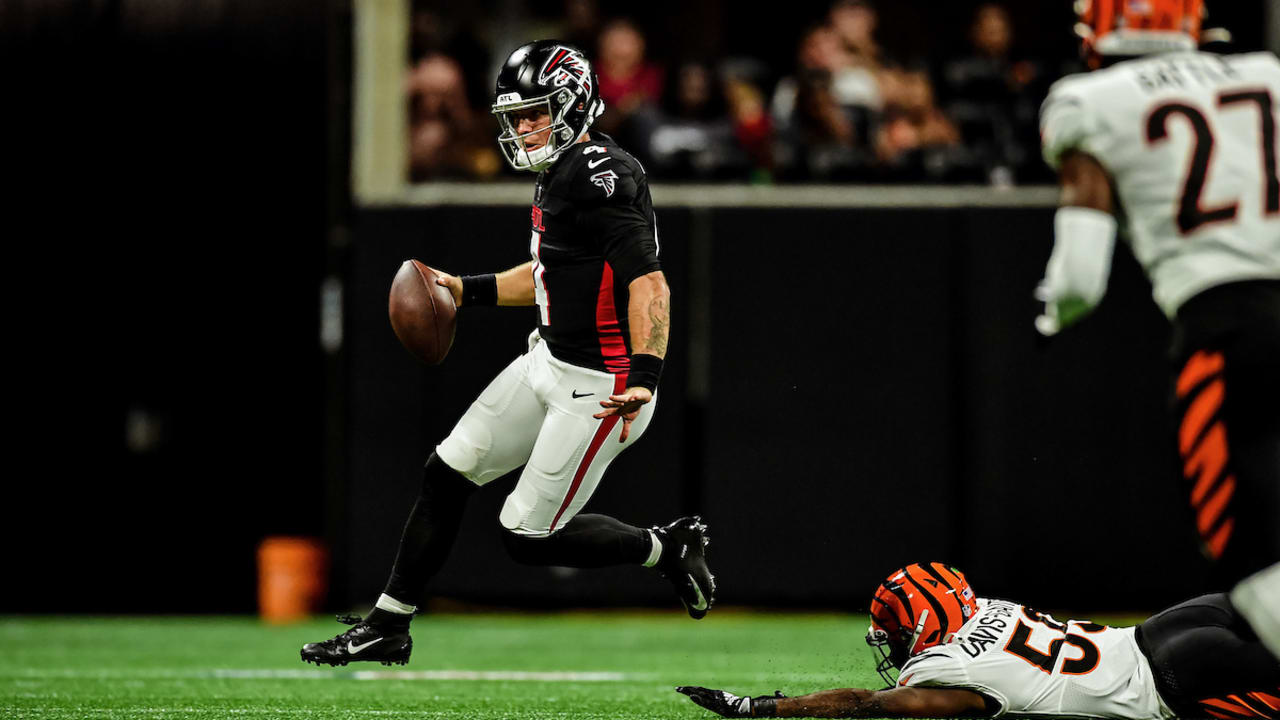 Heinicke lofts 26-yard pass over middle to Matthew Sexton