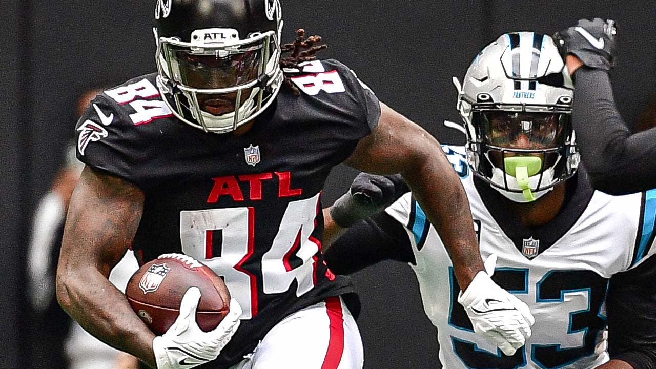 Highlight: Cordarrelle Patterson dives to snag 18-yard Matt Ryan pass