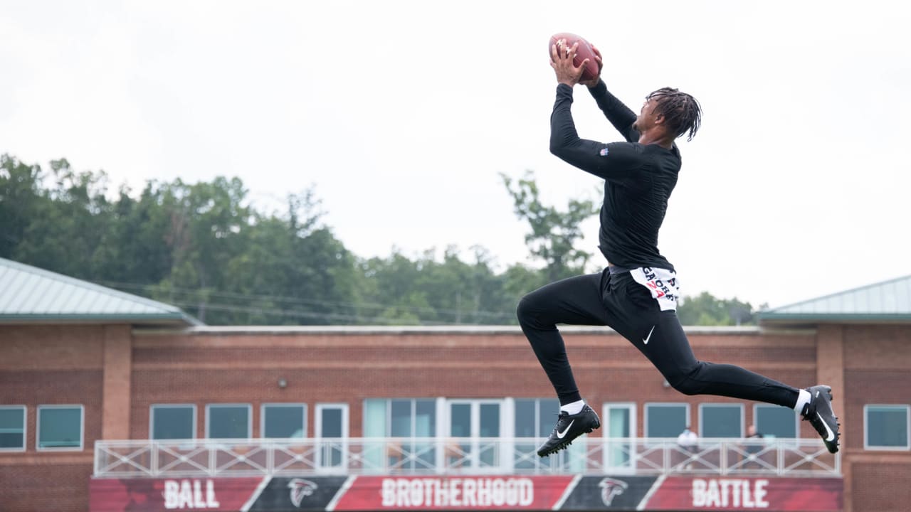 Defensive backs catch air | Best images from Day 6