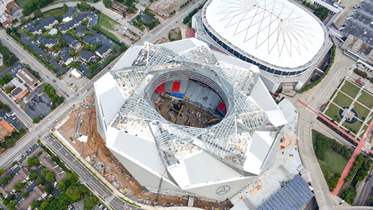 LOOK: The roof at Mercedes-Benz Stadium closes for the first time