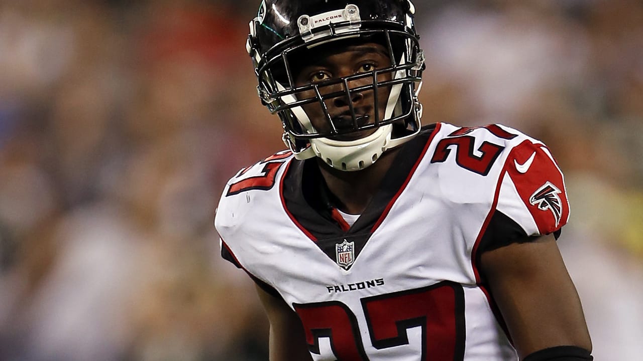 Damontae Kazee snags tipped pass for INT