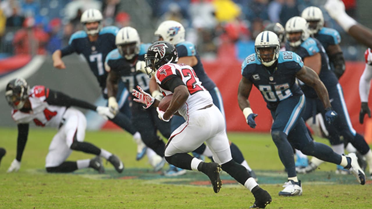 Therezie Comes Up Big to Ensure Falcons Victory