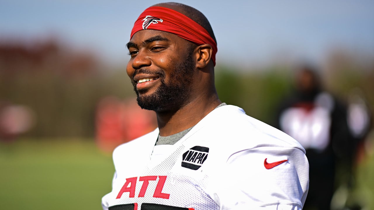 Mike Davis named Falcons nominee for Walter Payton Man of the Year award