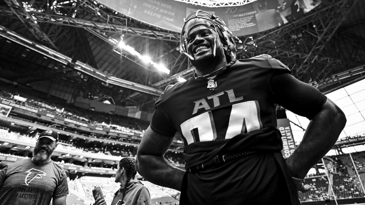 Monochrome Monday | Falcons vs Chargers