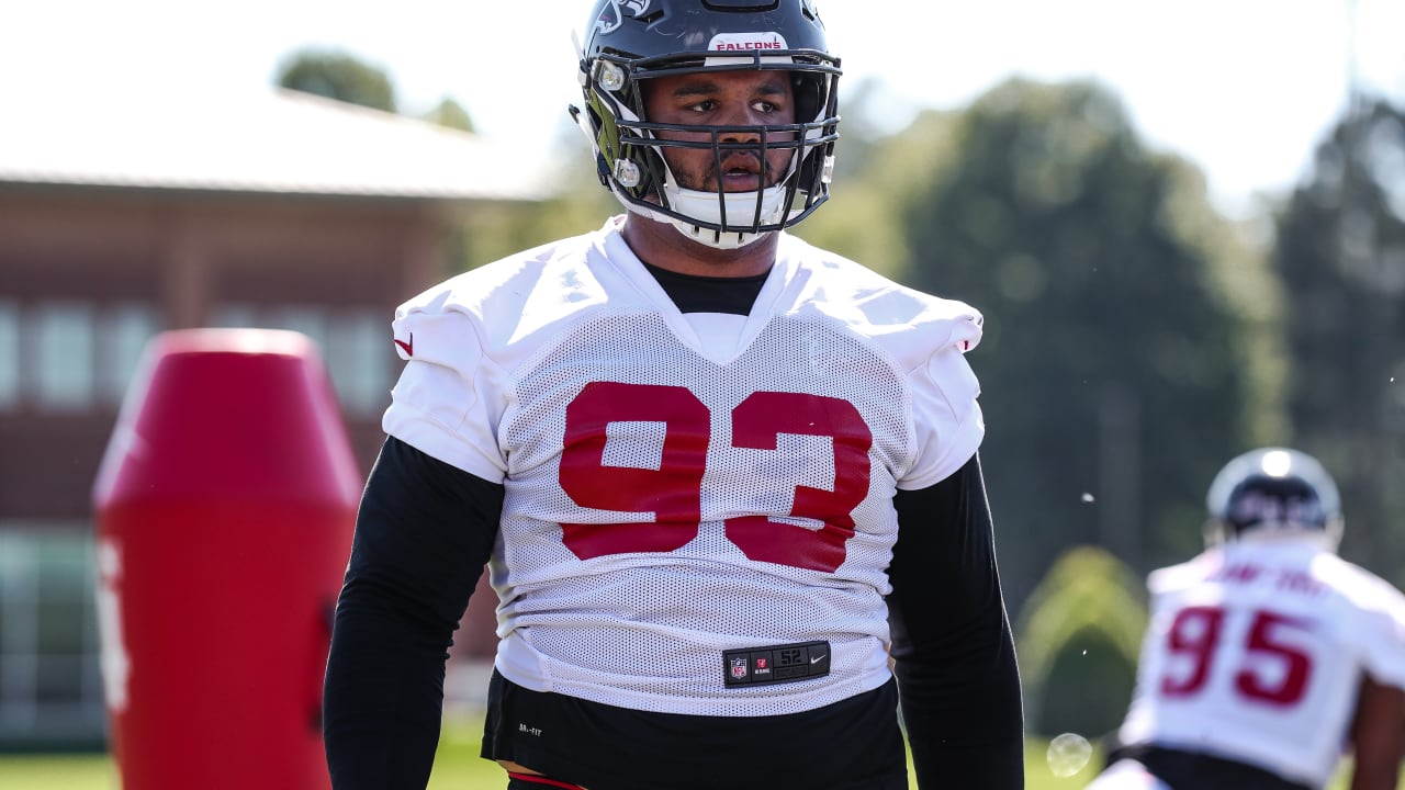 Report: Michael Bennett suffers broken ankle on first day of Falcons camp