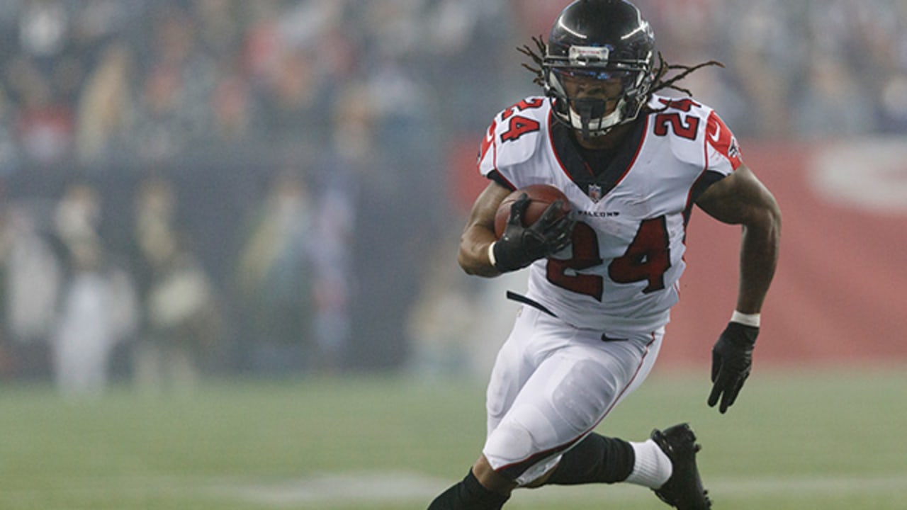 Falcons injury report: Devonta Freeman hurt shoulder vs Jets, will be ...