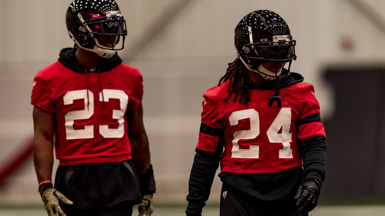 Running backs putting in reps | Falcons at Work