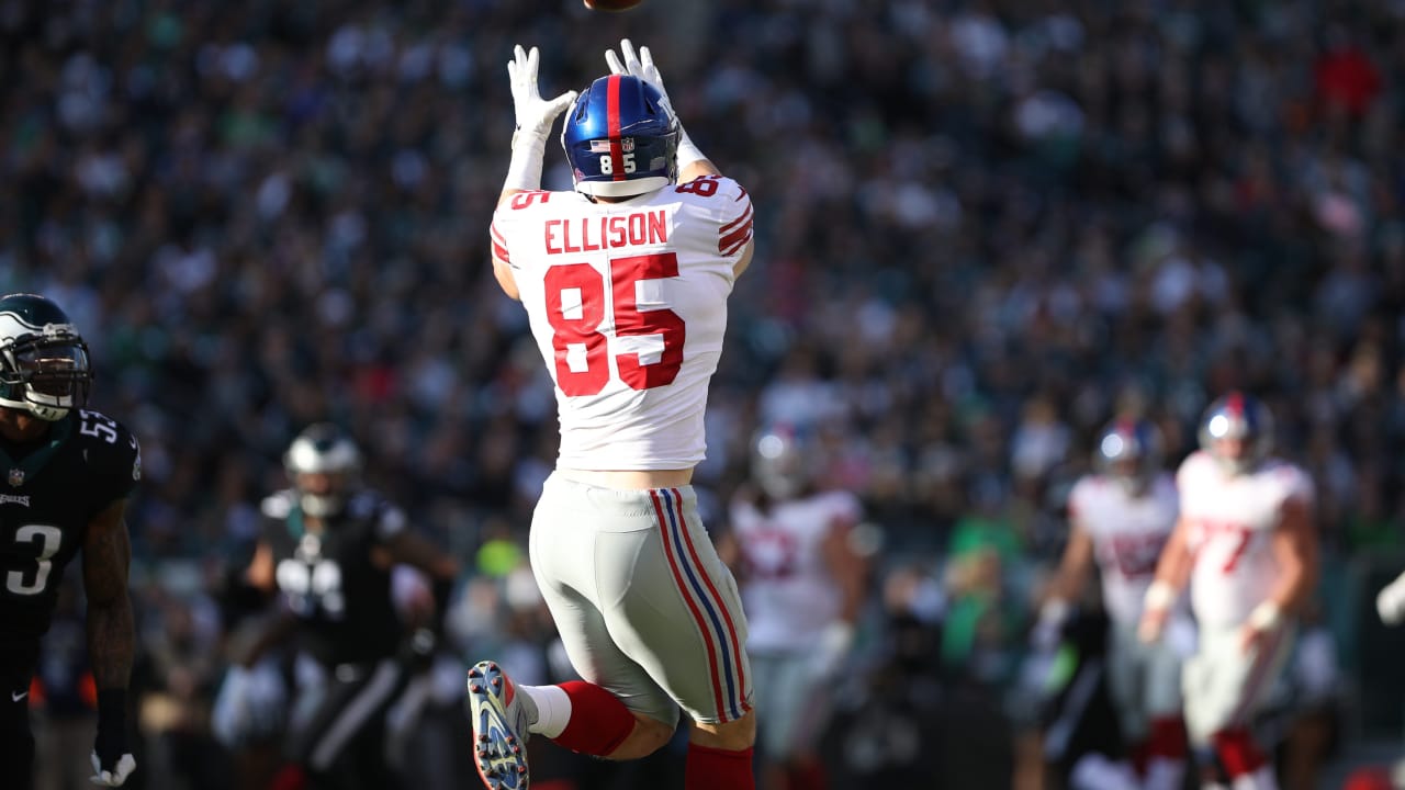 Rhett Ellison makes catch amid three Eagles