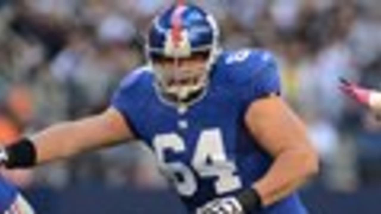 Giants place C David Baas on IR
