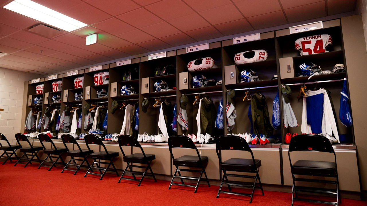 Photos: Giants player arrivals and locker room tour