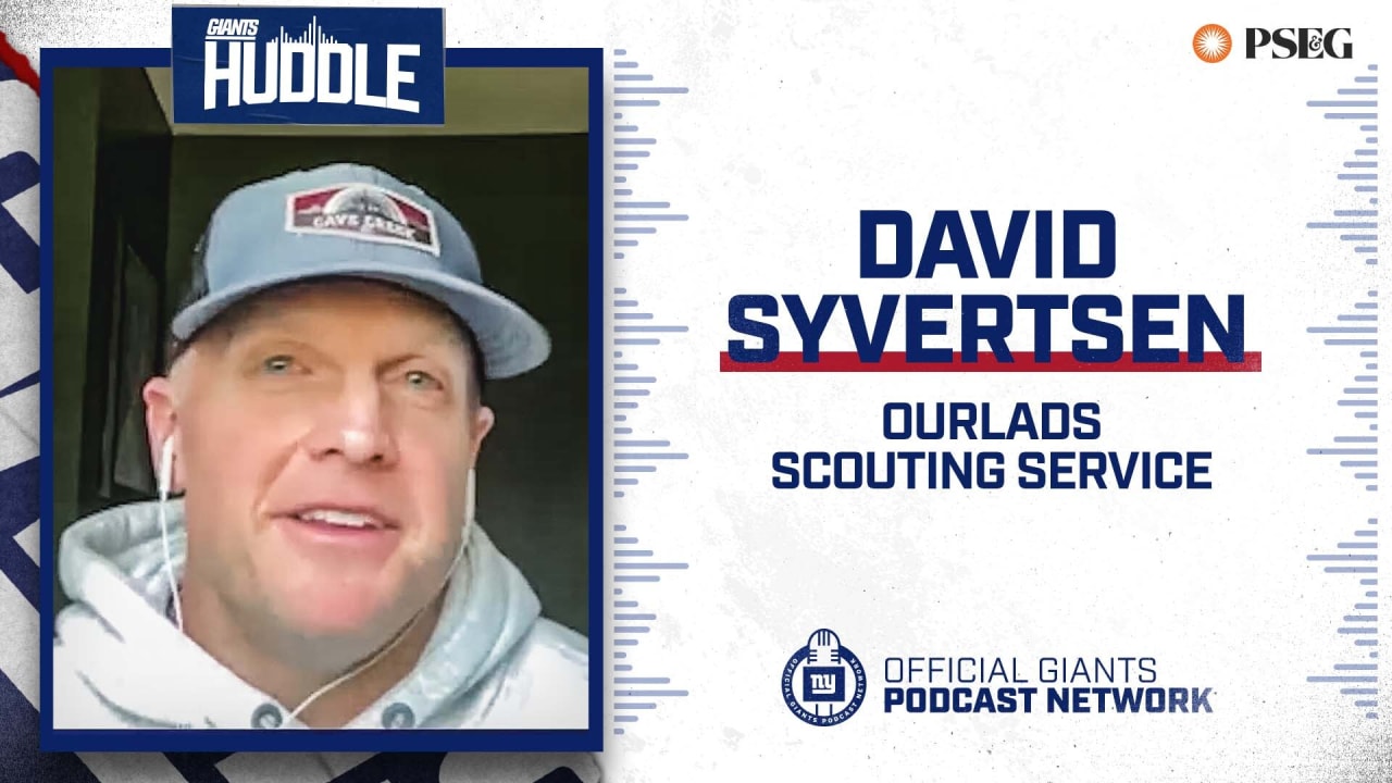 Giants Huddle | David Syvertsen