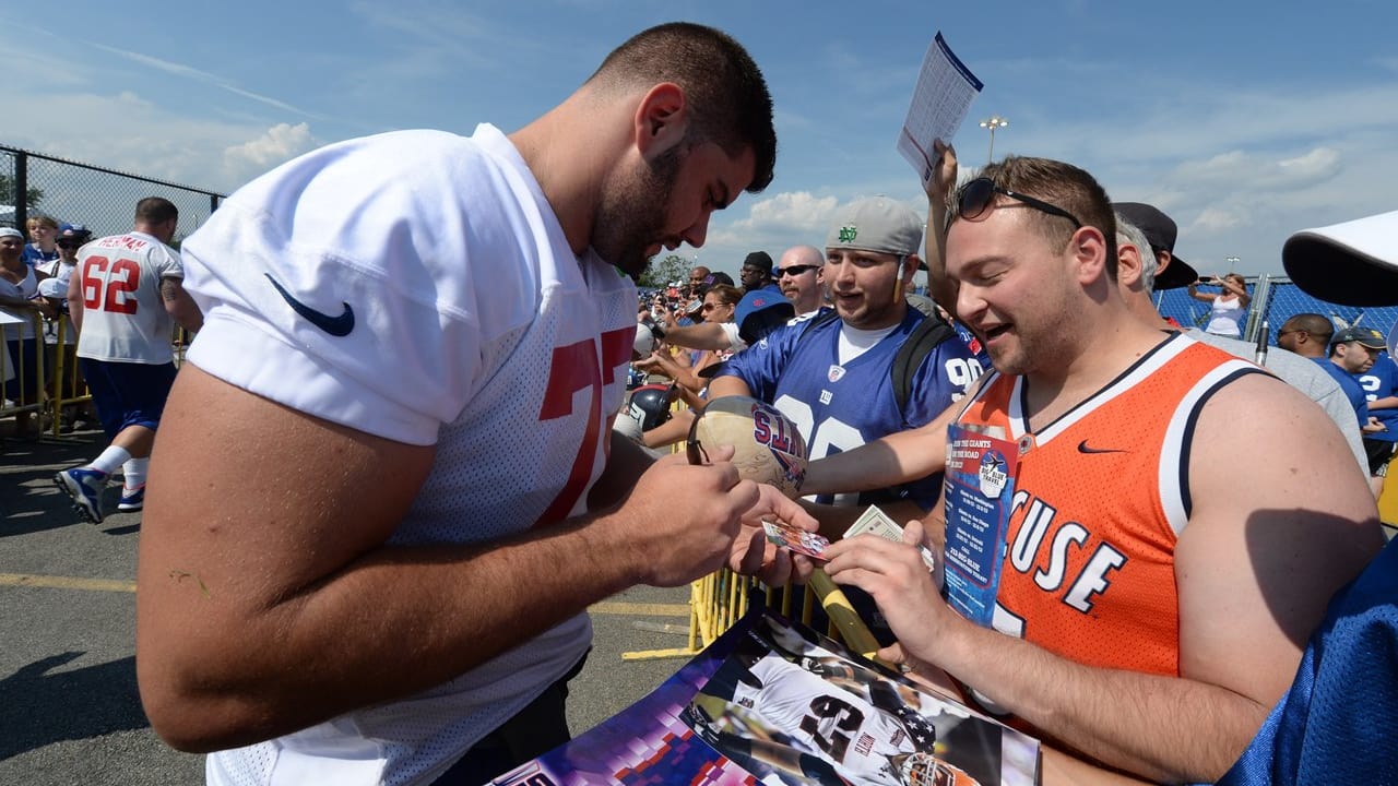 Rookies Sign Autographs