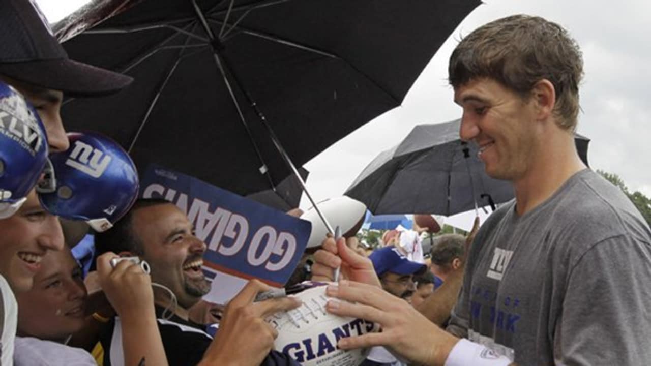 Fans meet the team at Autograph Day