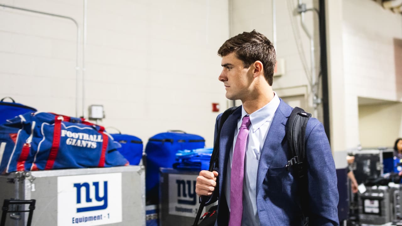 Photos: Giants vs. Patriots player arrivals & locker room tour
