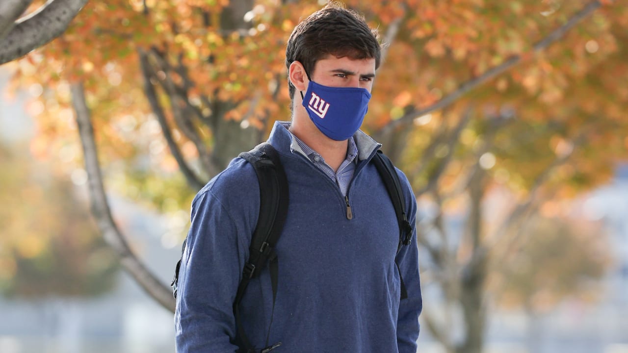 Photos: Giants arrive for Sunday's matchup