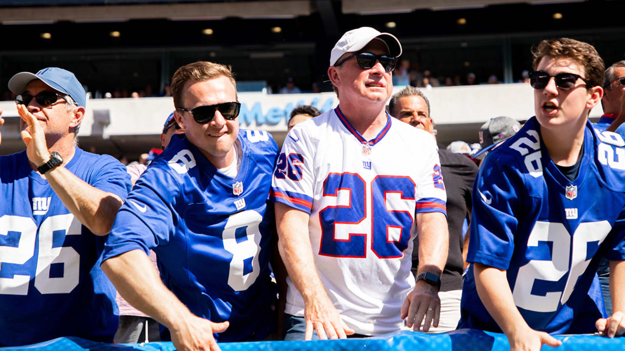 Social media roundup: Giants fans unwrap Big Blue presents