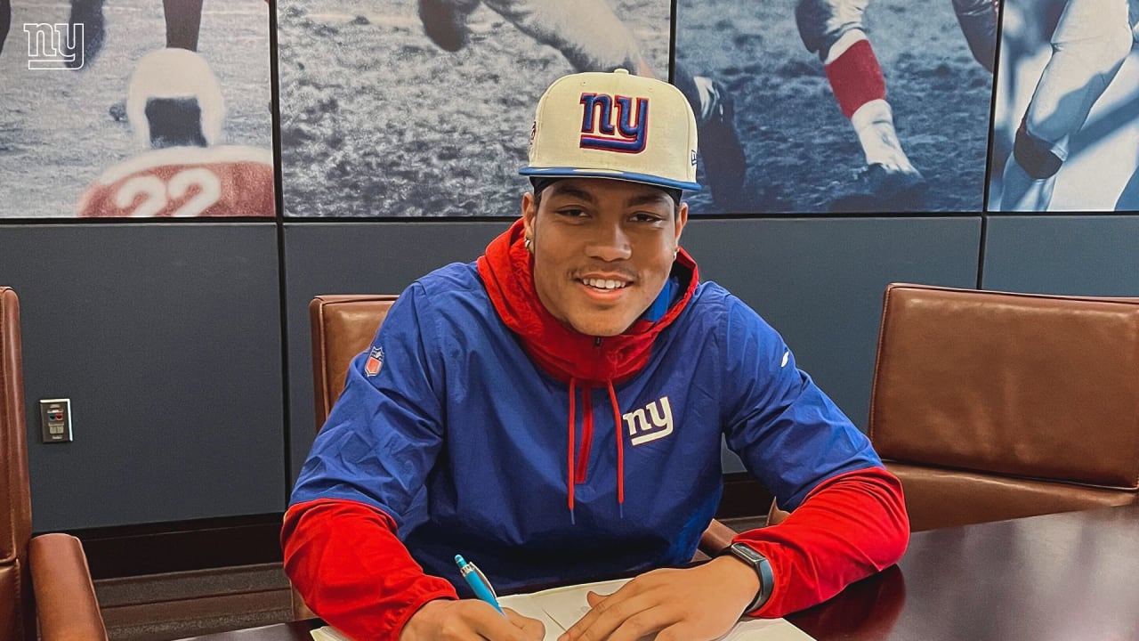 S Dane Belton signs; full 2022 draft class under contract