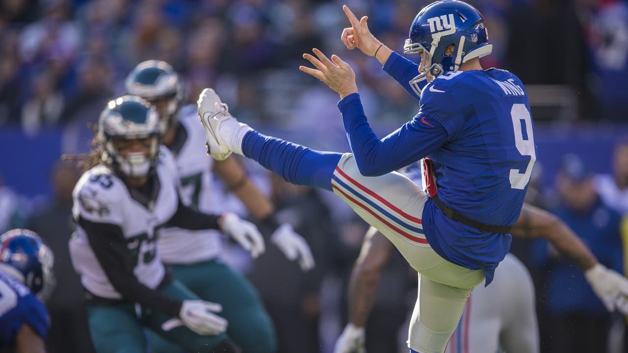 Photos: Punter Brad Wing