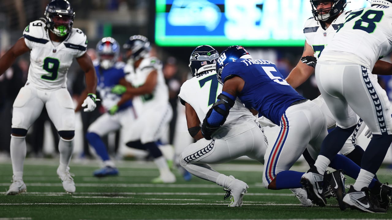 Kayvon Thibodeaux sacks Geno Smith for 5-yard loss | Giants vs ...