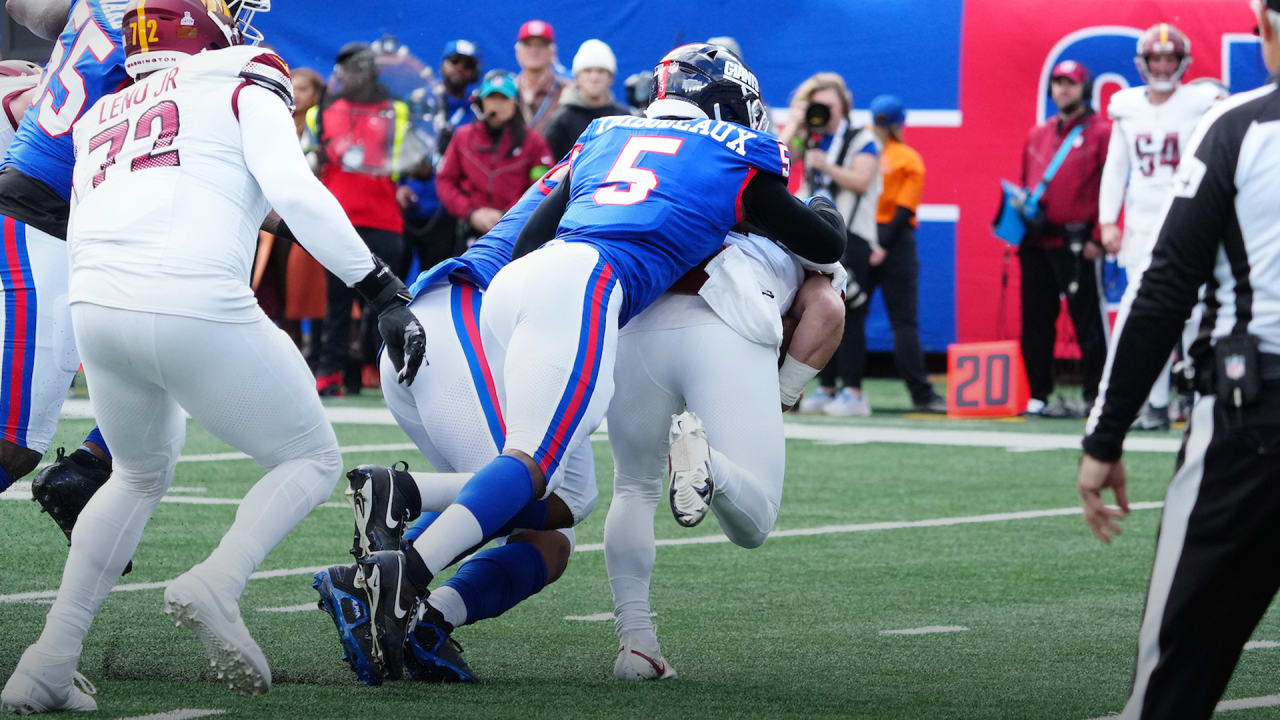 Kayvon Thibodeaux, Dexter Lawrence team up for sack | Giants vs. Commanders Highlights