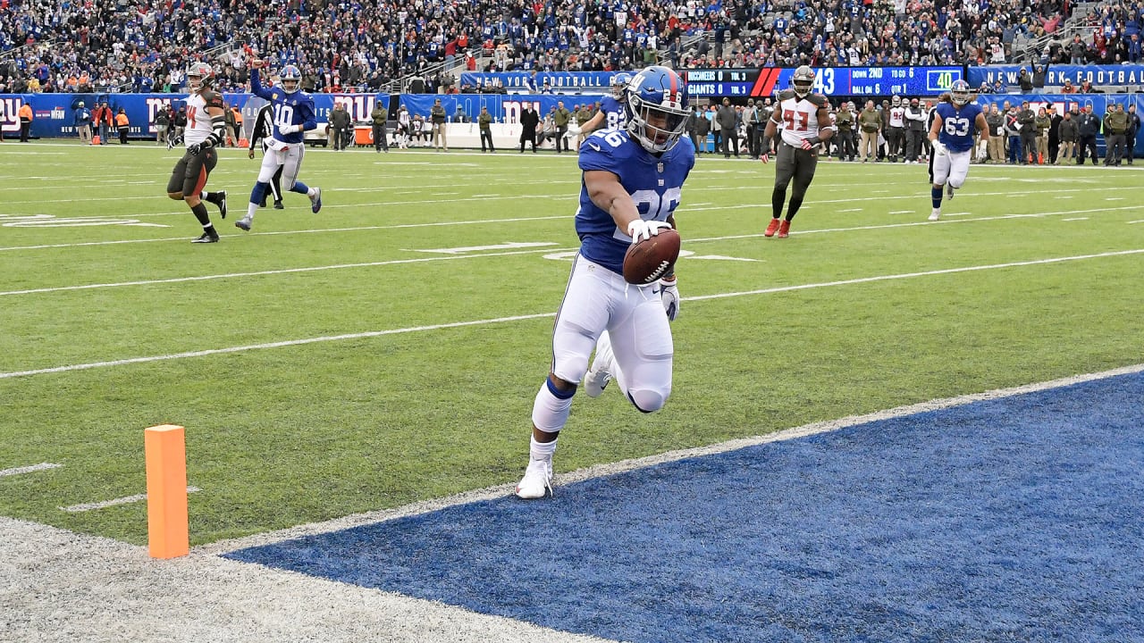 Eli finds Saquon wide open for goal-line TD