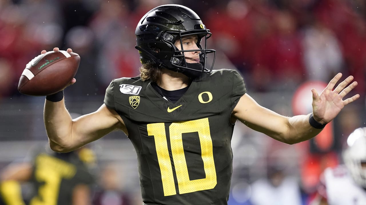 Photos: Oregon QB Justin Herbert