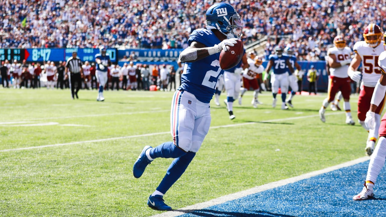 Daniel Jones hits Wayne Gallman out of the backfield for 6-yard touchdown