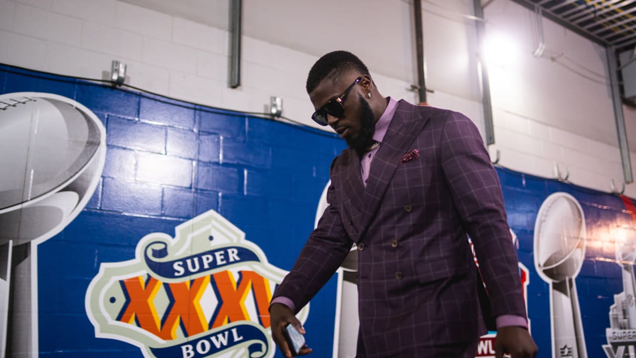 Photos: Giants arrivals and locker room tour before Monday Night Football