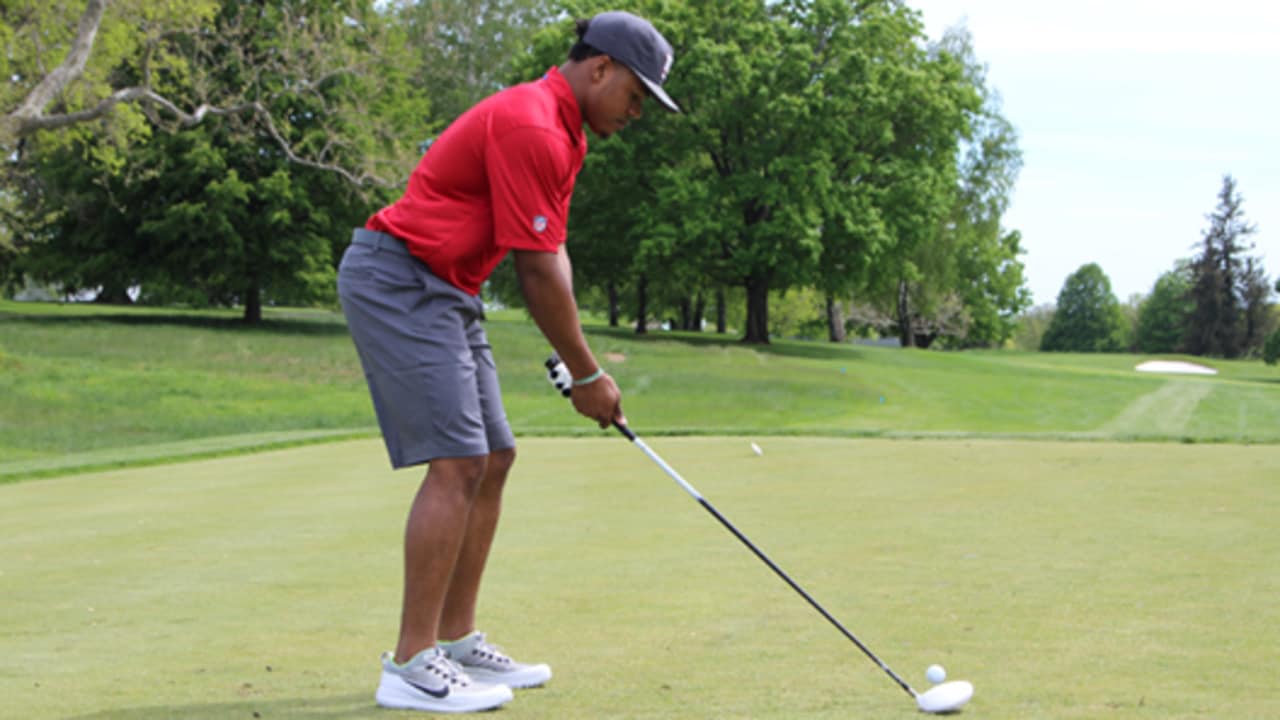 Fore! Giants tee off at annual golf outing