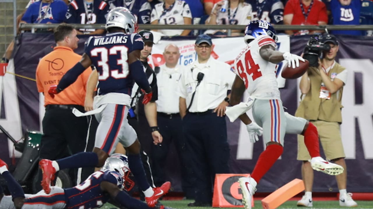 Alex Tanney lofts pass to Alonzo Russell for 35-yard TD