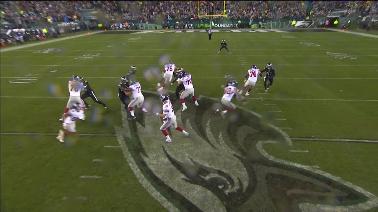 Giants run end-around play for quick pickup