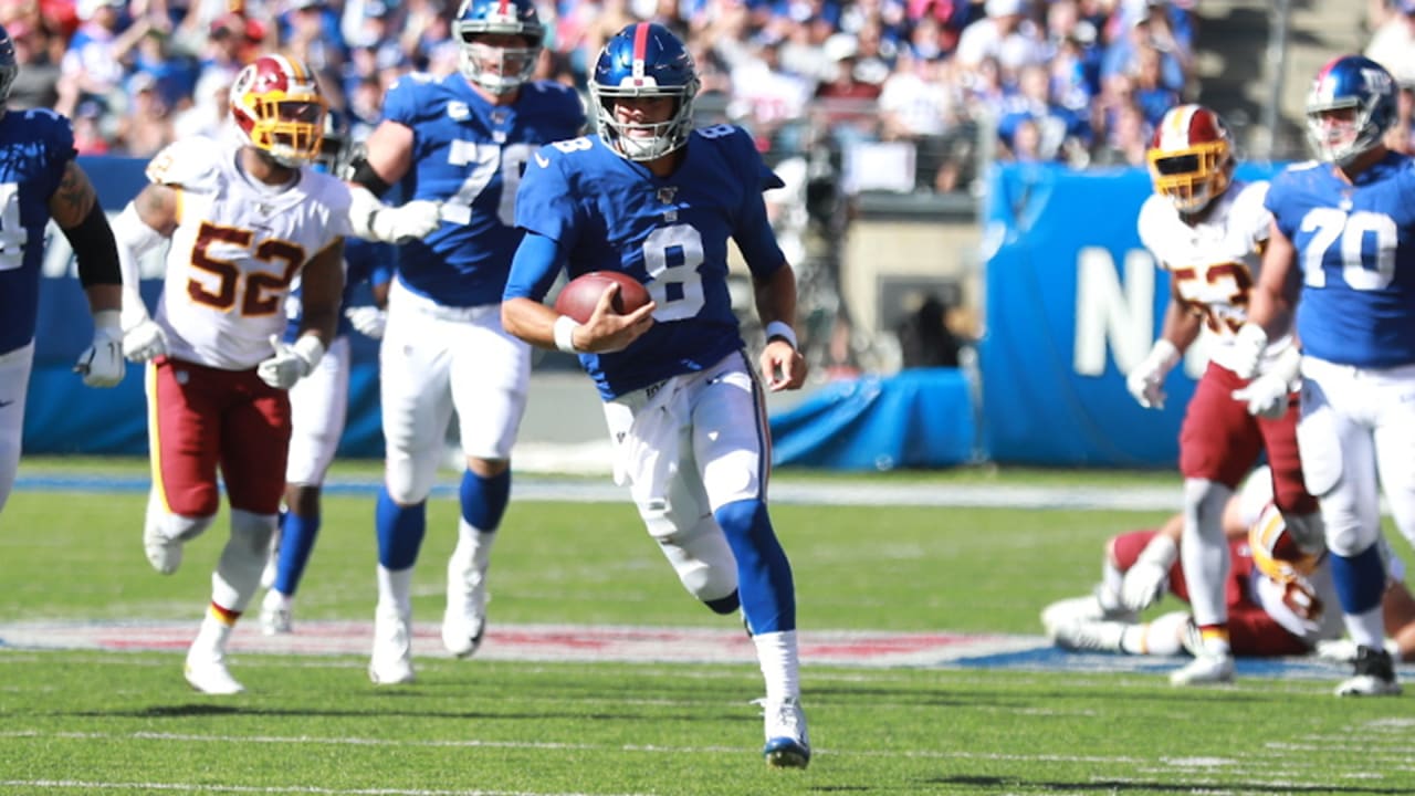 Daniel Jones scrambles 16 yards for first down