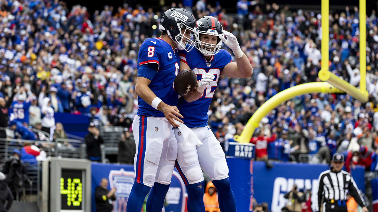 They're baaack! Giants honor Big Blue tradition